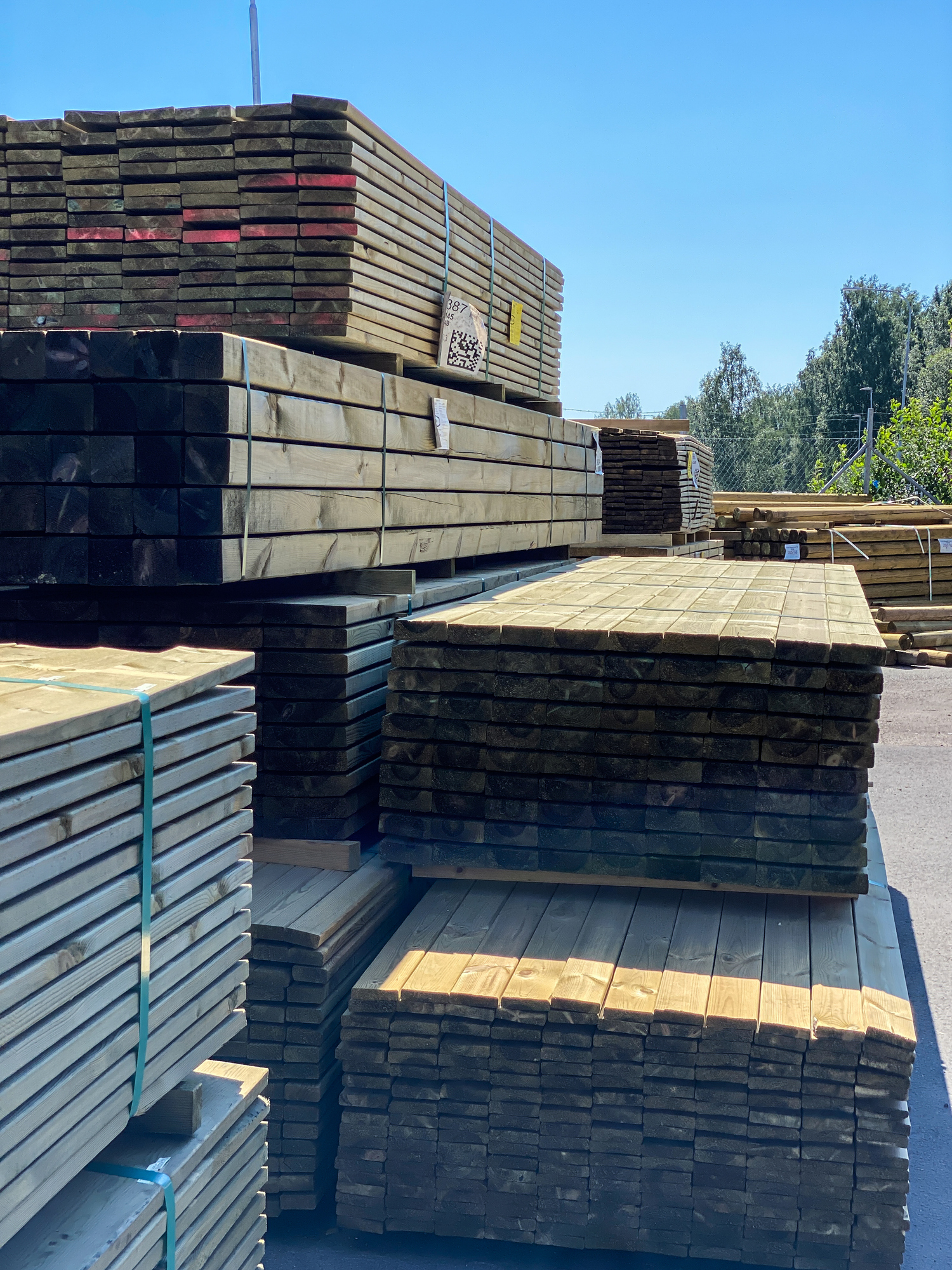 Treated vs. Untreated Wood: A Comprehensive Guide - Trex Protect Joist ...